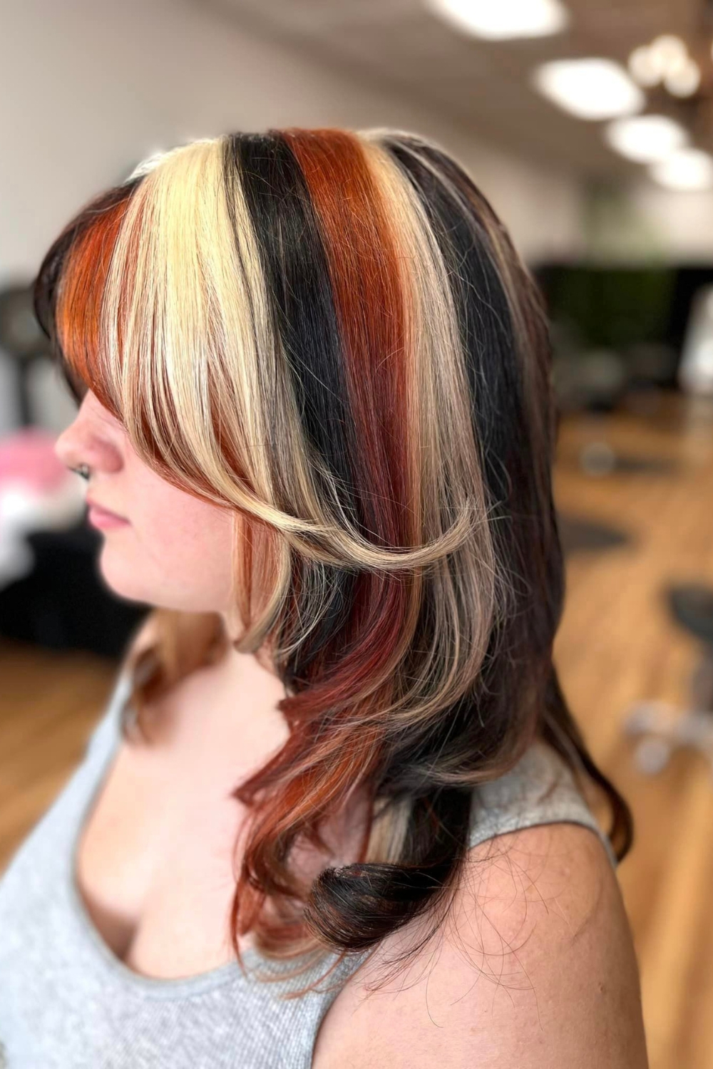 We Can’t Get Over How Gorgeous Dark Calico Hair Looks – The Mom Beauty