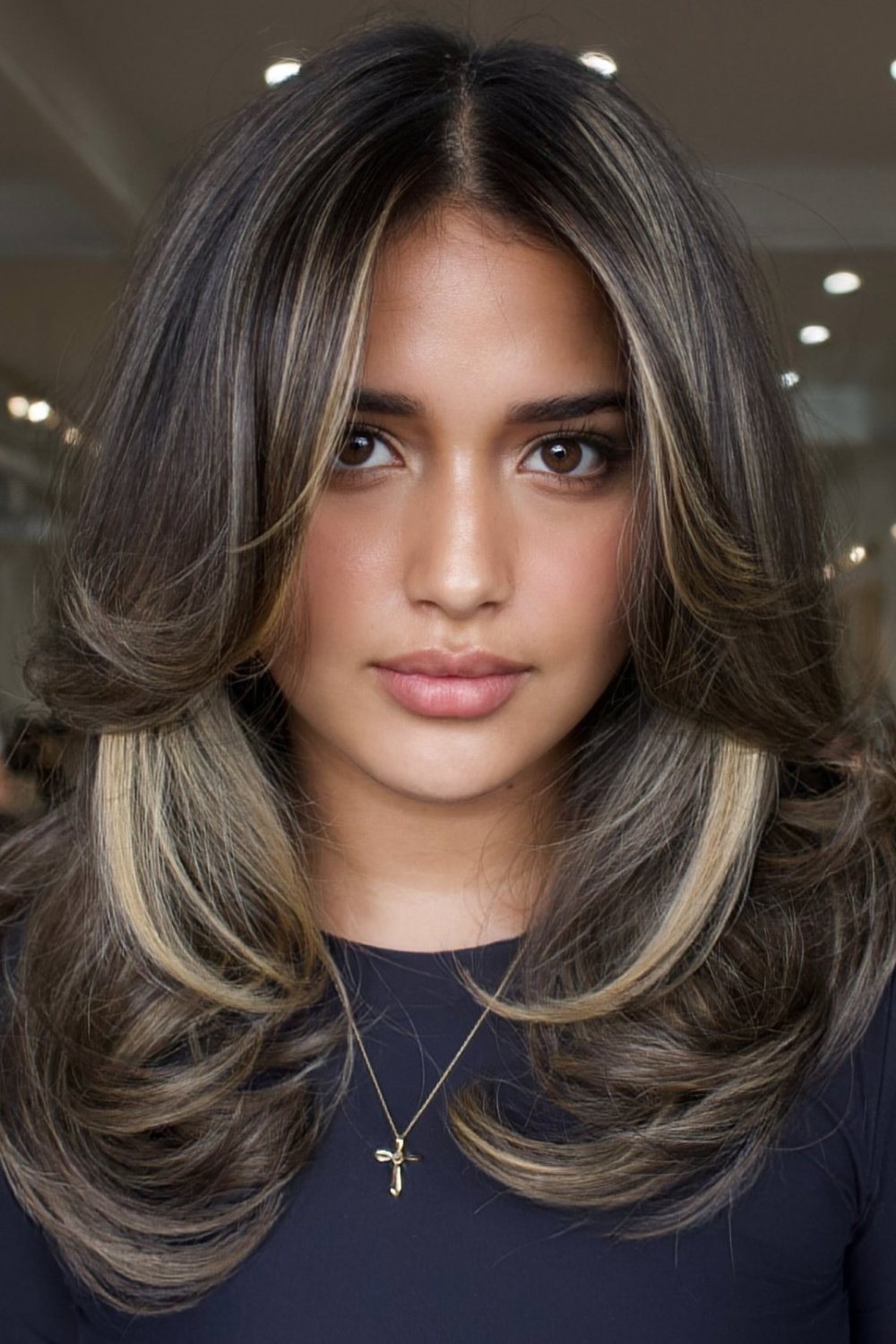 30 Feathered Layered Hairstyles for 2025 – The Mom Beauty