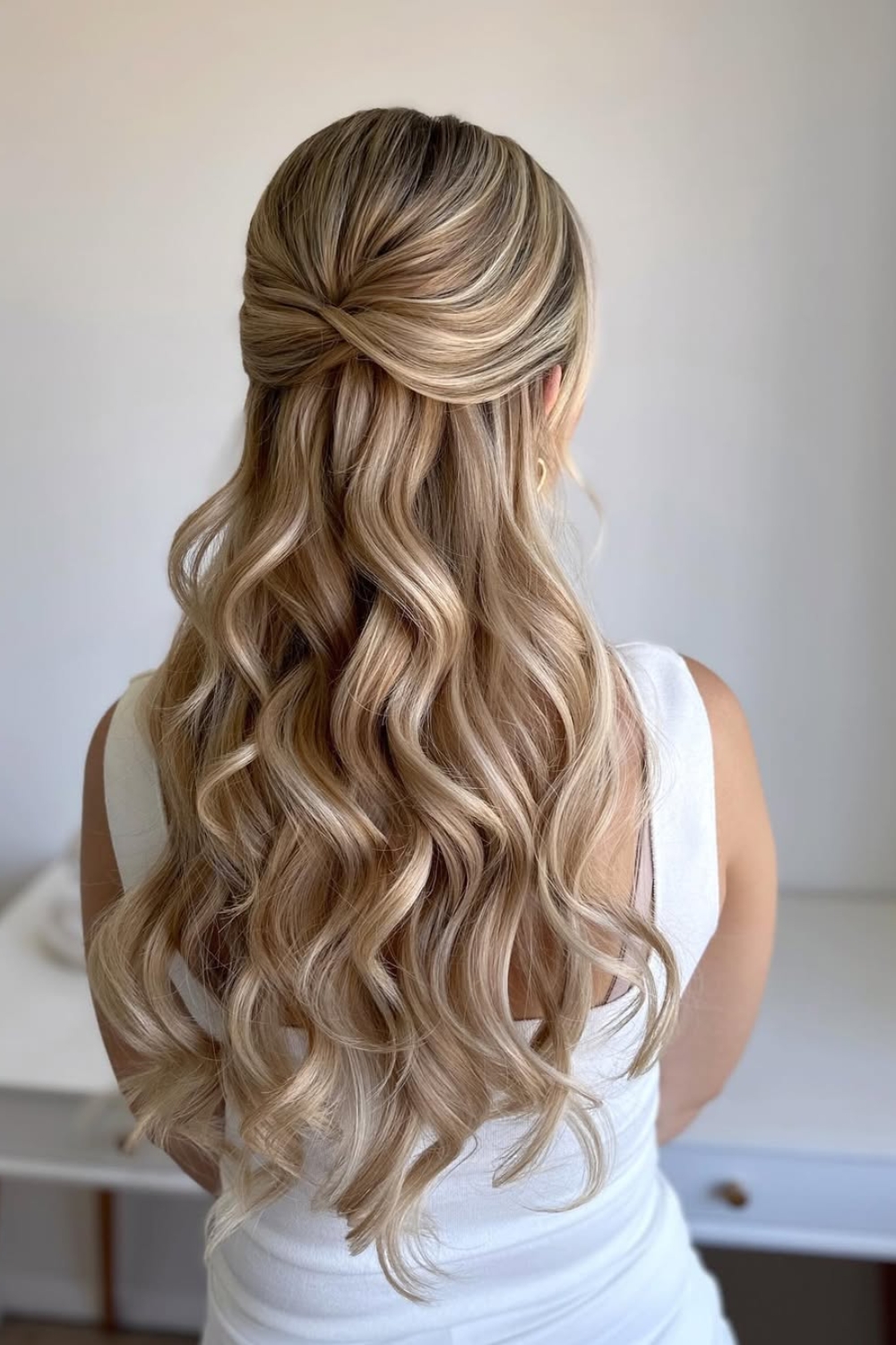 24 Prom Hairstyles Half Up Half Down Ideas For 2026 – The Mom Beauty