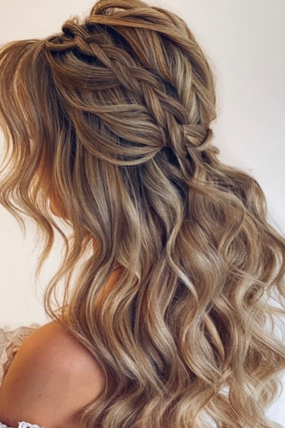 24 Prom Hairstyles Half Up Half Down Ideas For 2026 – The Mom Beauty